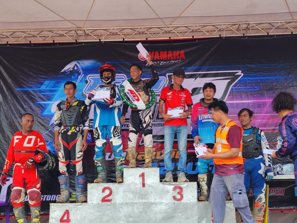 Finn Fight Night Race Moto Cyclecross - ND Rubber